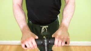 Plate Wrist Curls: Technique, Benefits, Alternatives