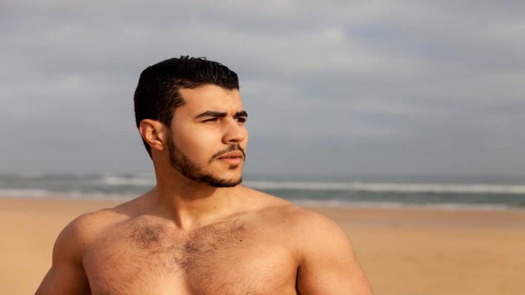 Are 18 Inch Shoulders Broad for Females and Males?