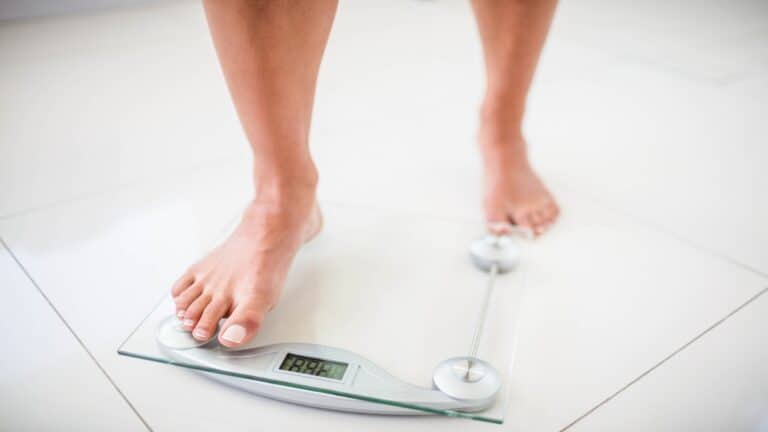 Average Weight for a 5’6 Female and Male in Pounds and kg