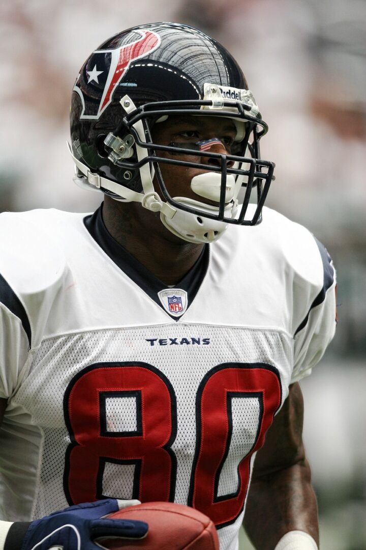 The Average NFL Player Height and Weight by Position